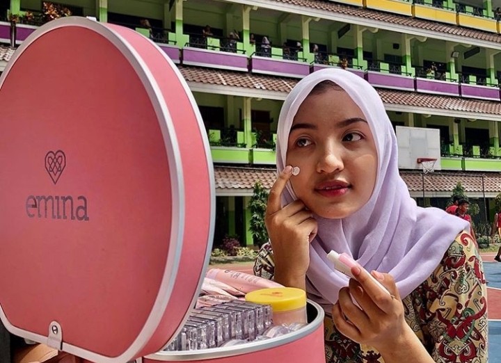Banjir Hadiah, Booth Emina Digeruduk Cewek Cantik SMAN 27 | DBL ID