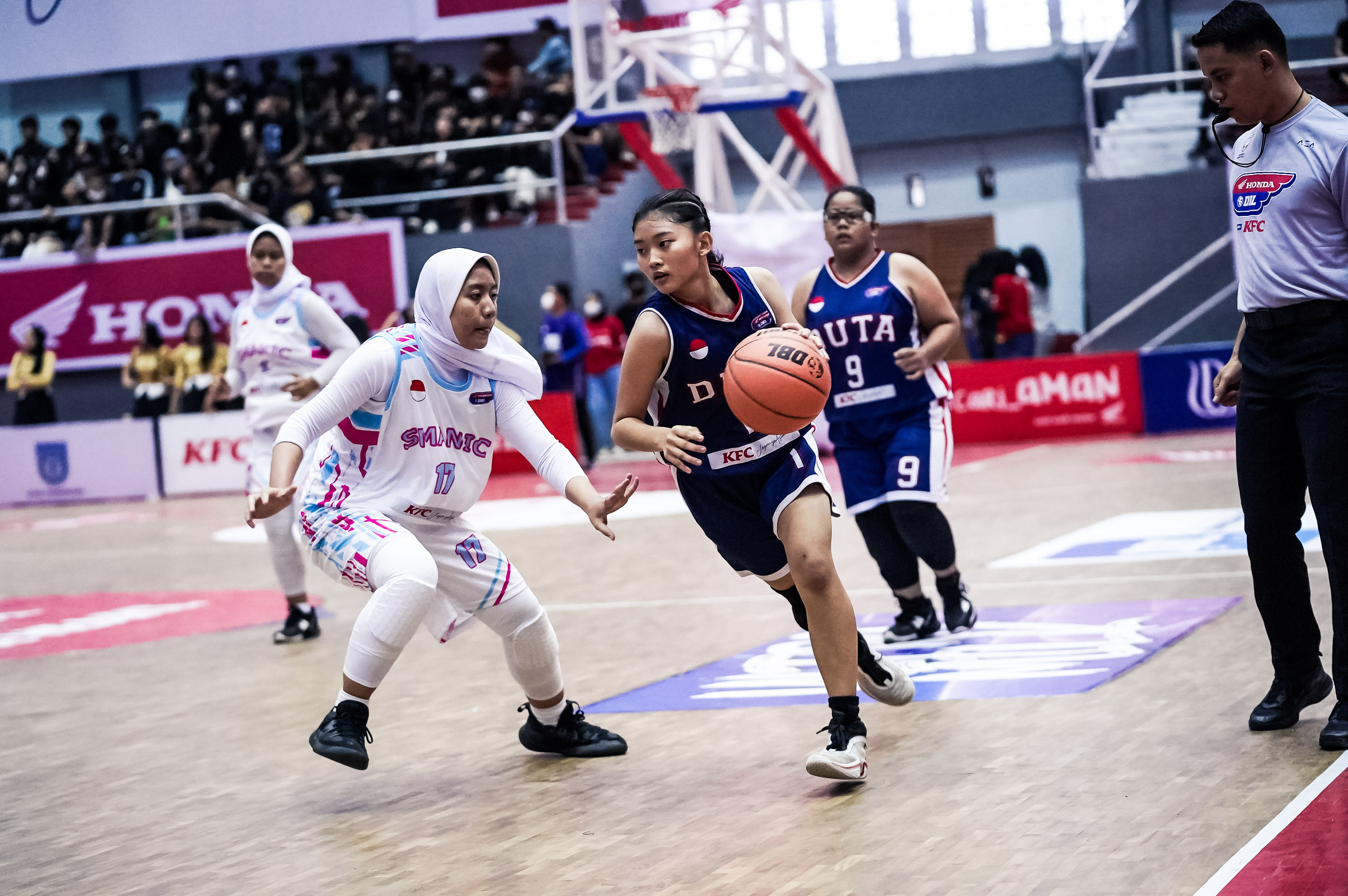 Terima Pukulan dari Smanig, Putri Duta Tetap Kantongi Kemenangan | DBL ID