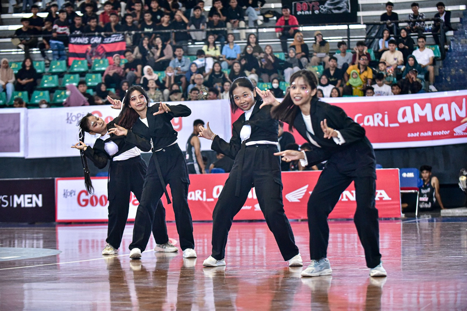 Empat Tim Dance Kirim Pesan Unik di DBL Dance Competition Seri Solo ...