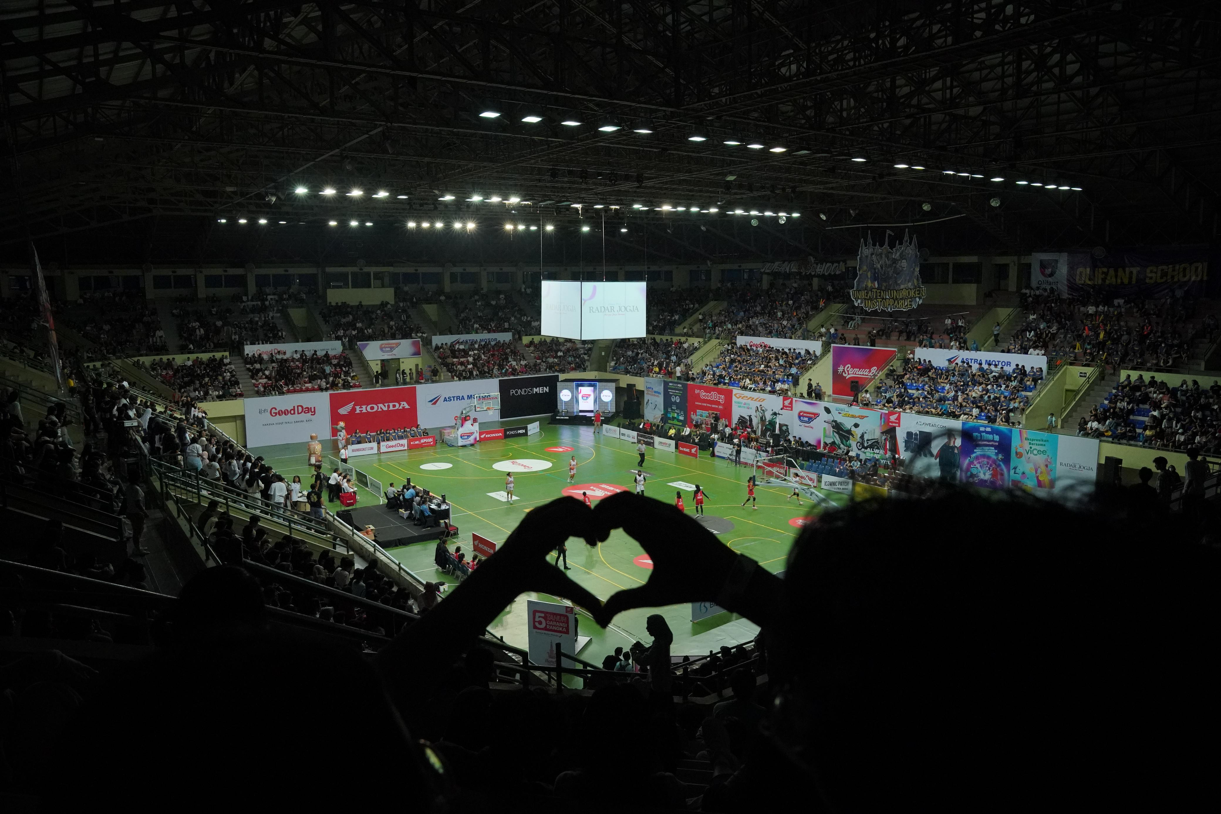 GOR UNY Full House! Warga Yogyakarta Antusias Menyambut Final Party ...