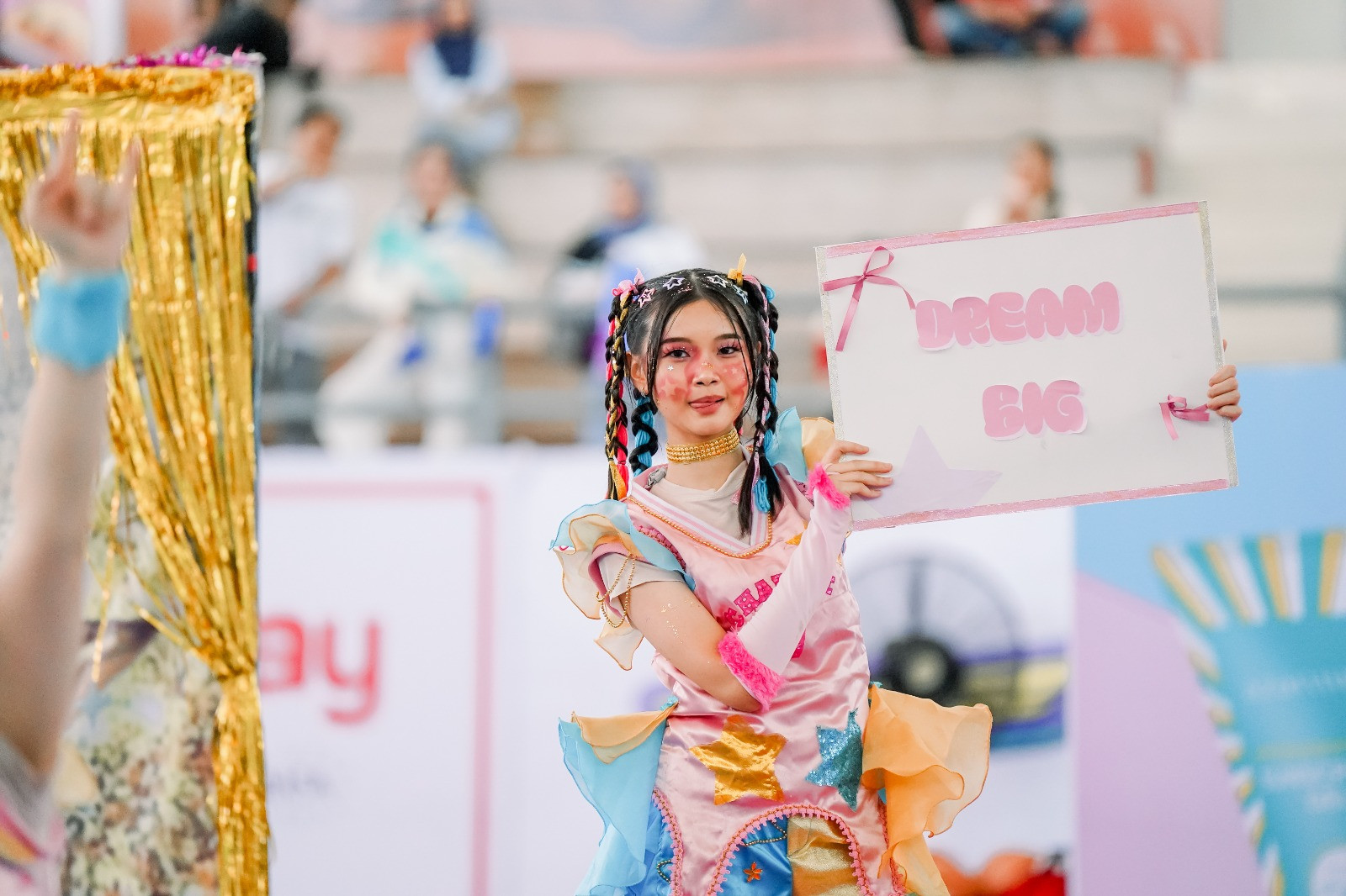 Bukan Cuman Dancer! Sibuknya Vania Callista, Dancer Stella Gracia ...