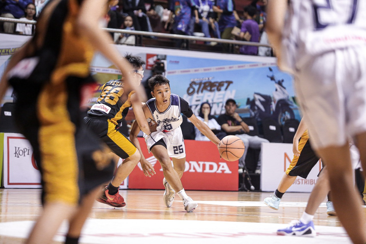 Debut Manis di DBL, Azzam Fairuz Torehkan 16 Poin untuk Spensix | DBL ID