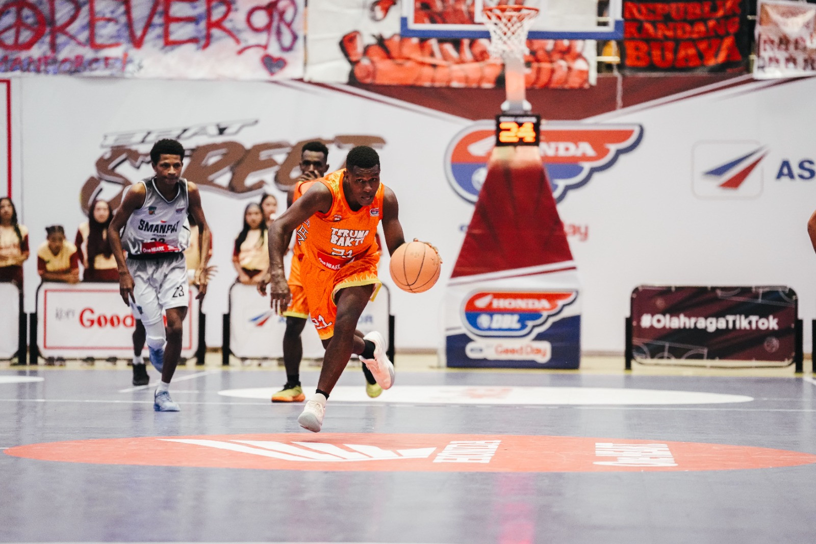 Atasi Trauma, Pasukan Teruna Bakti Berhasil Angkat Piala DBL Papua ...